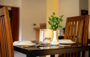 Pequenos-almoços, almoços e jantares servidos 