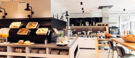 Café da manhã com buffet diário (EUR 16 por pessoa)