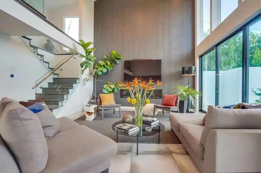 Troy Hill - Sleek & Modern Hollywood Hills Home With Stunning Views - Hollywood, CA
