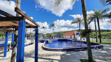 Apartamento Familiar, 2 quartos, varanda, vista para a montanha | Piscina