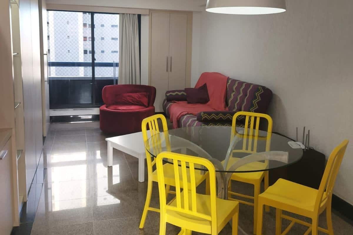 Apartamento standard, 1 quarto | Área de estar | TV