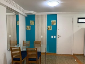 Apartamento, 2 quartos | Refeições no quarto