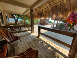 Quarto Comfort, 1 cama queen-size, vista para o oceano | Vista da varanda