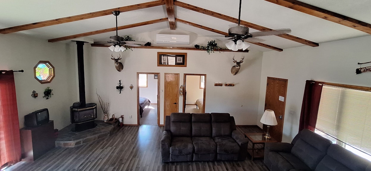 Cozy Cabin In The Hills - Hill City, SD