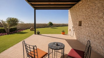 Suíte júnior, vista para o jardim | Terraço/pátio