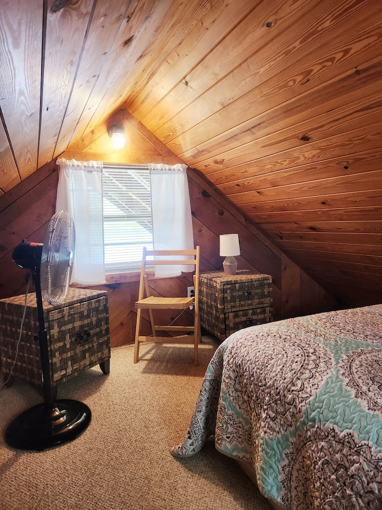 Reel Simple LAKEFRONT Cabin Close to Hiking Trails, The Caverns and OHV ...