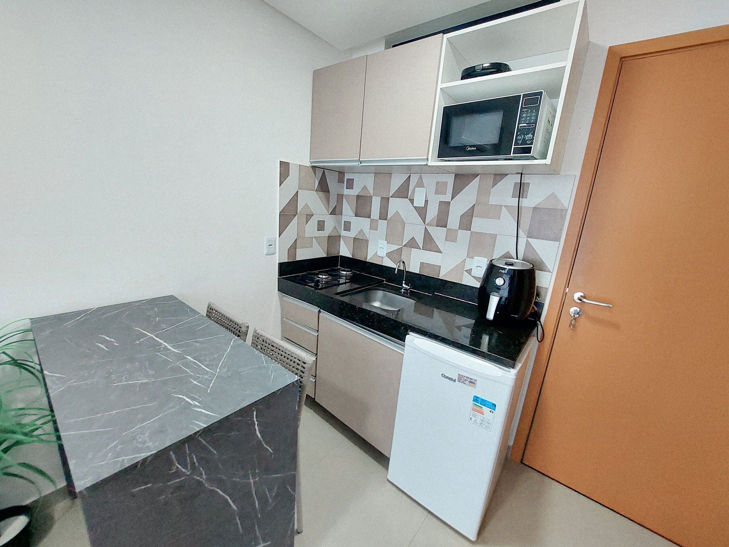 Apartamento básico | Cozinha privada | Geladeira, micro-ondas, talheres/pratos/utensílios de cozinha
