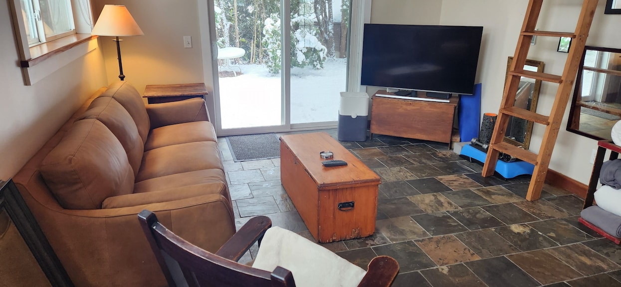 Golden Cottage With Access To Cities/mountains/lakes/cafes! - Vermont