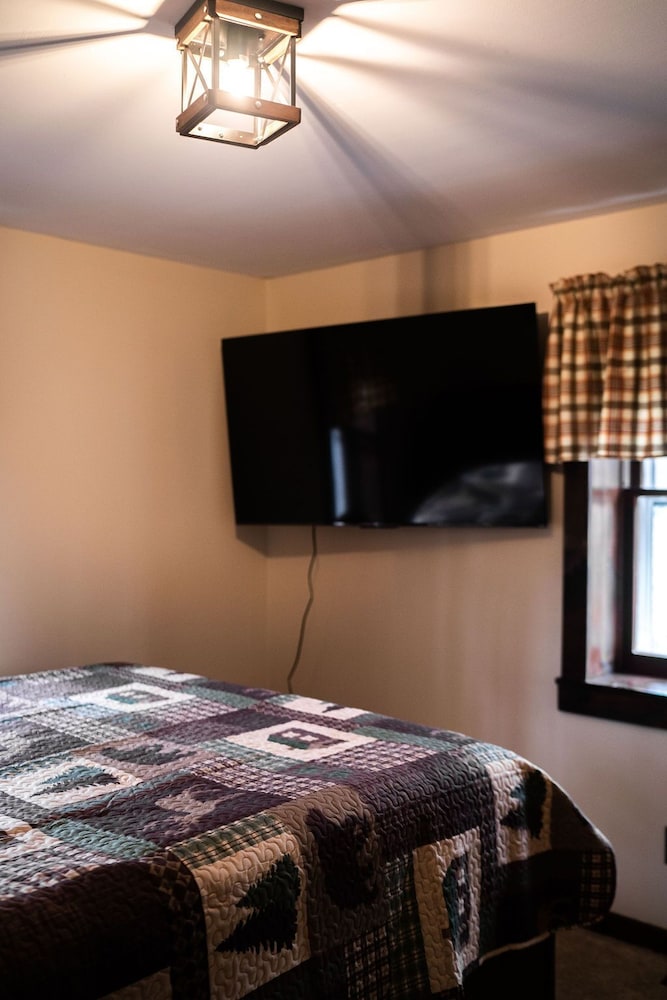 Rustic Mountain Getaway w/ Pool + Hot Tub Near Penn's Creek - Millmont ...