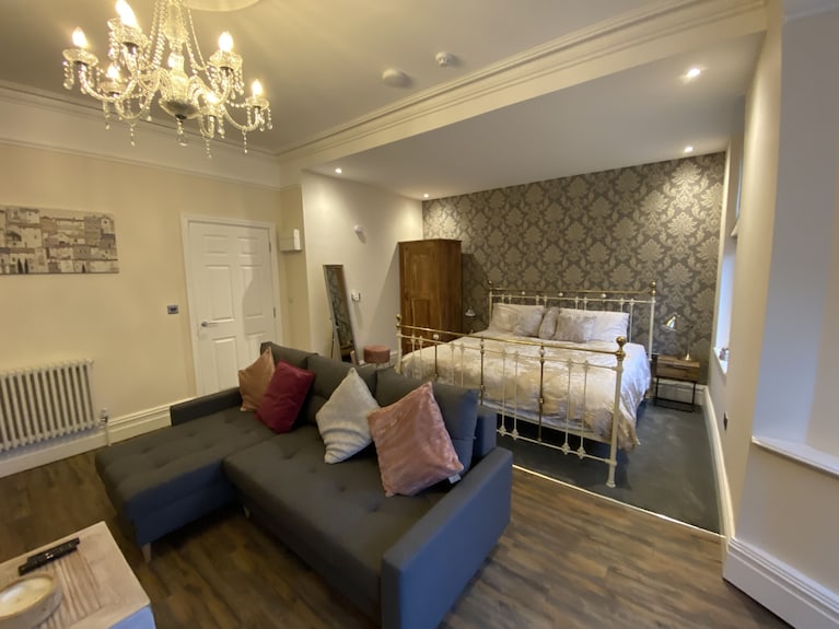Boutique Apartment In Great Location With Private Parking - Lytham St Annes