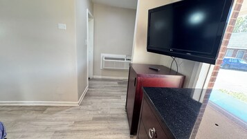 Quarto, 1 cama king-size, não fumadores | Wi-fi grátis, roupa de cama fornecida 