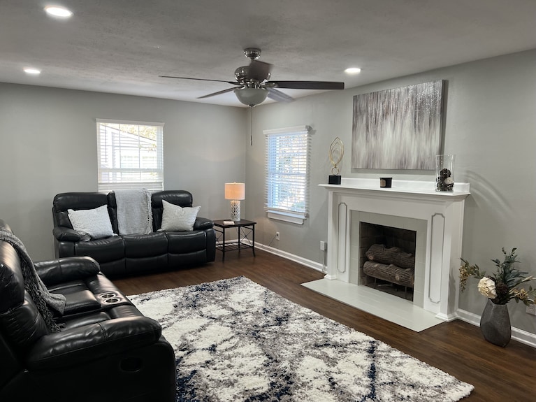 Entire Beautiful Home W/ Great Location! - Paducah, KY