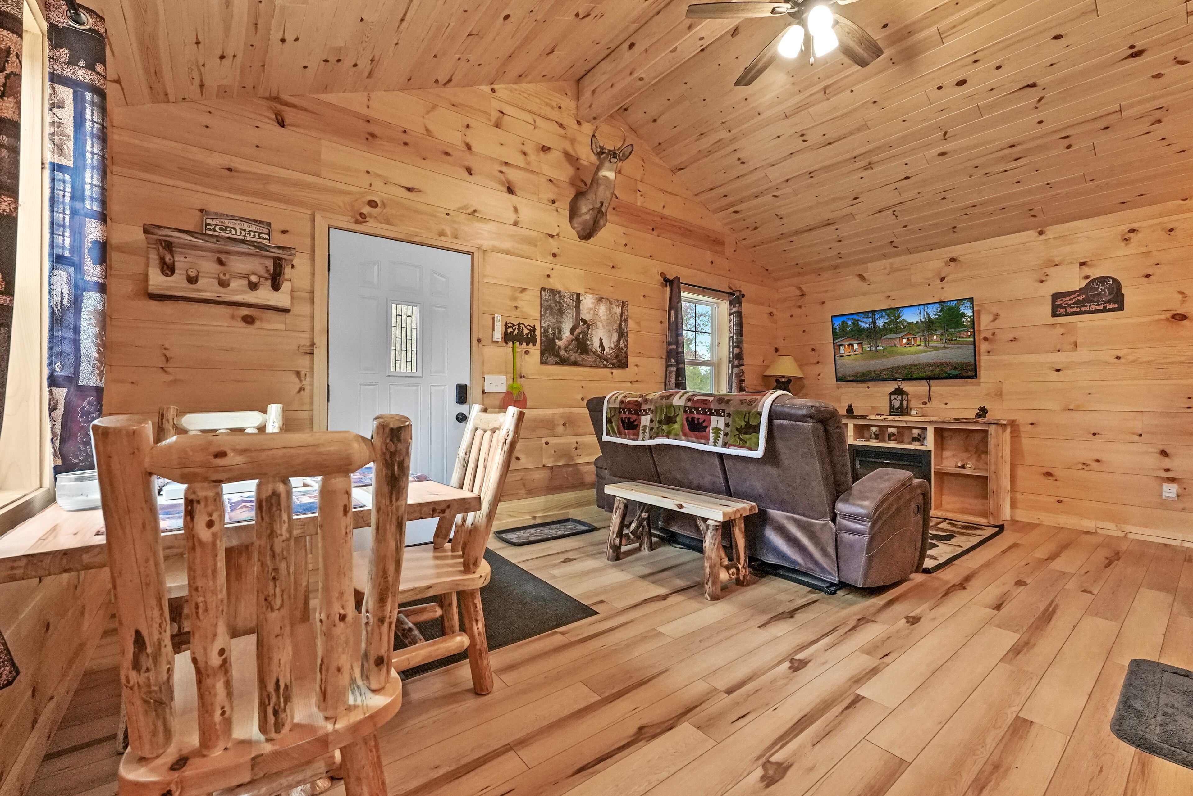 Cabin #1 At Northern Comfort With Opt. Side X Side Rental - Míchigan