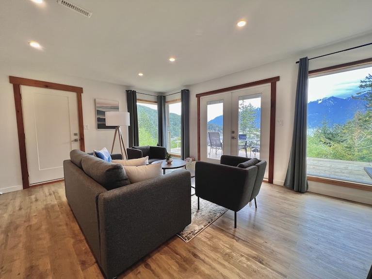 A Cozy Guest Suite With A Panoramic Ocean View Facing The Howe Sound Mountain - ボウエンアイランド