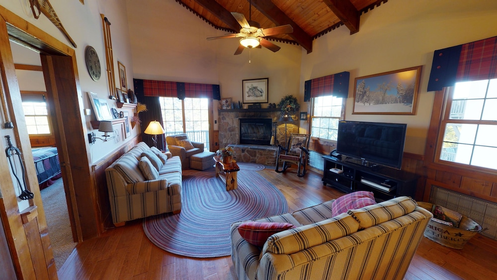Whistlepunk #7 - Gorgeous Chalet On The North Mountain Overlooking The Slopes By Redawning - Snowshoe, WV