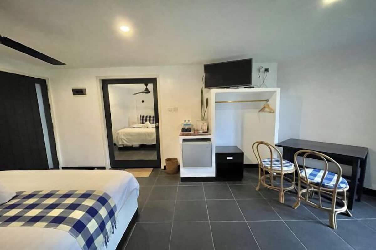 1 quarto, escrivaninha, Wi-Fi de cortesia, roupa de cama
