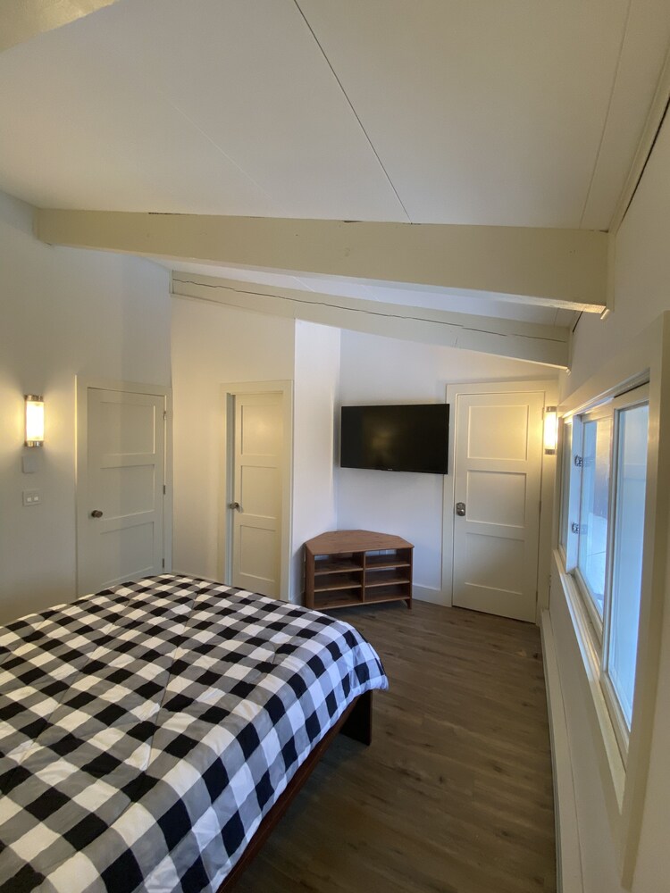 8 Guest 3br, 2 Ba Stratton Condo With Fireplace And Forest Views. - Bromley Mountain, VT