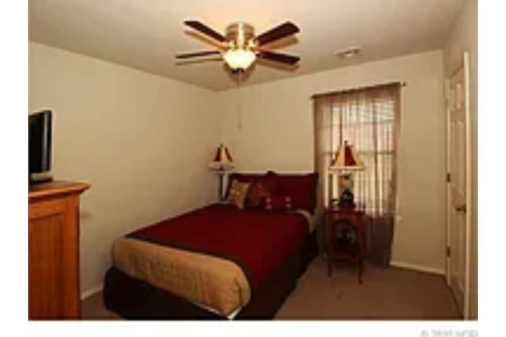 Comfortable 1/2 Acre Home For Your Leisure - Owasso, OK