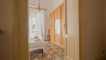 Apartamento | 2 quartos, secretária, secretária adequada para computadores portáteis