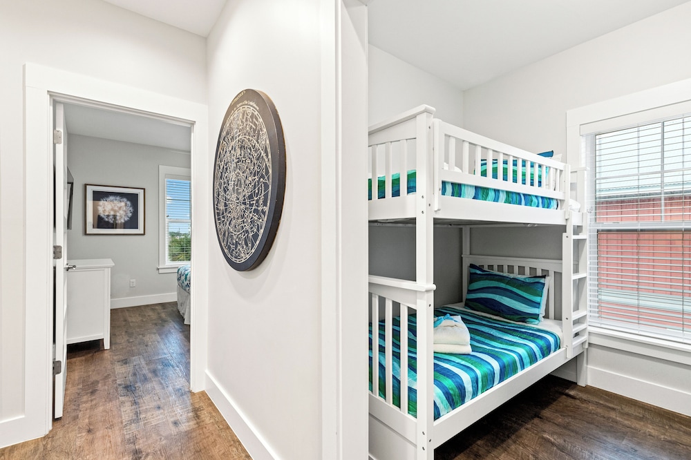 Fabulous Modern Beach House - 4br, 3.5ba: Pool/beach View & Access/balcony - Panama City, FL