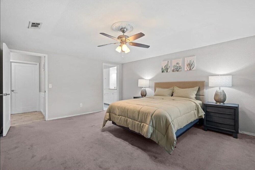 Updated 4 BR 2 BA Spacious Home in the Heart of Allen - Allen | Vrbo