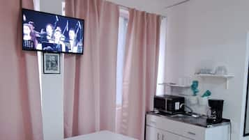 Quarto família, 1 cama Queen (Habitacion No. 4) | Individualmente decorados, individualmente mobiliados, escrivaninha