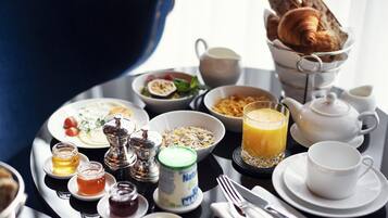 Café da manhã inglês todos os dias (EUR 1 por pessoa)
