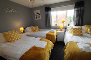 Cortinas blackout, ferros/tábuas de passar roupa, Wi-Fi de cortesia