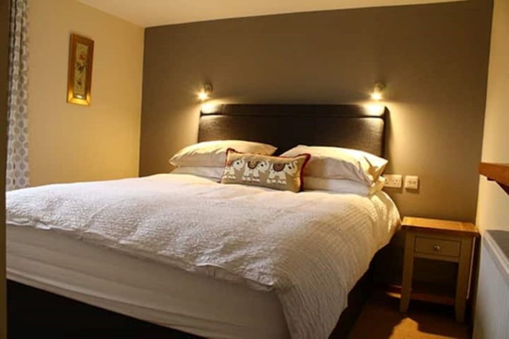 Secluded Cotswold Retreat with views - Cheltenham | Vrbo