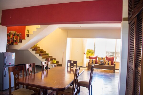 4 Bed Flat - Sleeps 8 - Pets - Pool - Parking - Mombasa