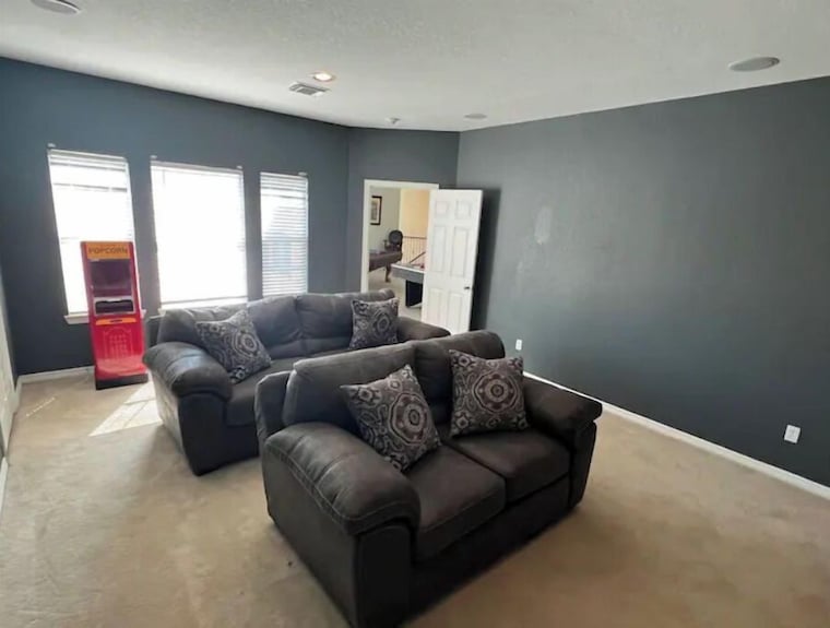 Cozy Five Bedroom Home Game Room Theater Room - Elm Lake, TX