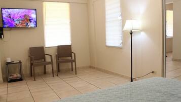 Ferros/tábuas de passar roupa, Wi-Fi de cortesia, roupa de cama