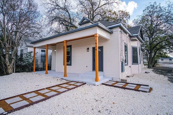 Magnificent 4br Near Famous Riverwalk And Downtown - San Antonio, TX