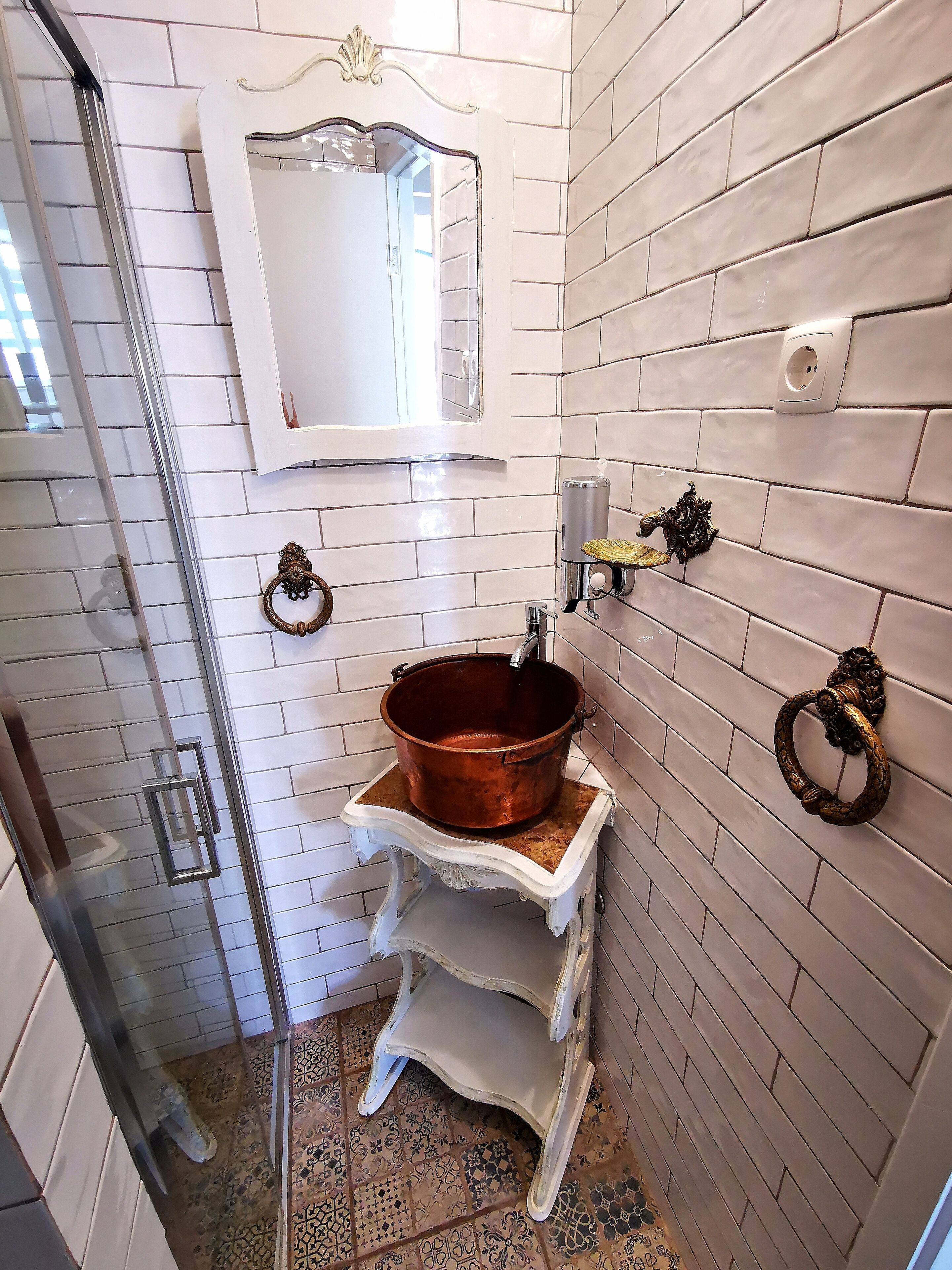 Apartamento Cidade | Casa de banho | Um polibã, um chuveiro fixo, um secador de cabelo, toalhas fornecidas 