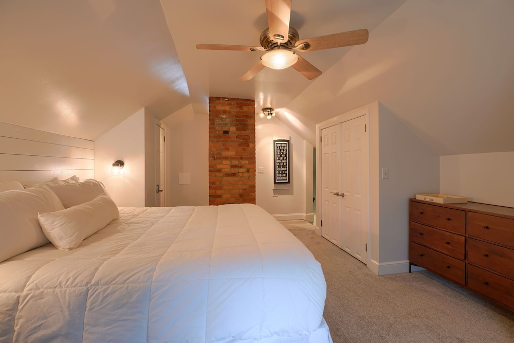 Relax! You've Just Found The Perfect German Village Getaway Home - Columbus, OH