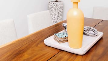 Casa geminada, várias camas, varanda (No Way Rose) | Opções para refeição