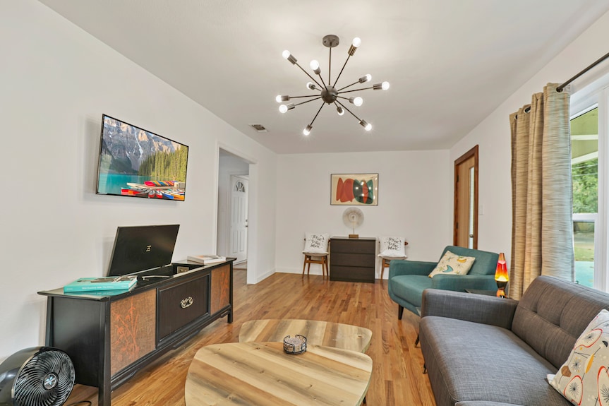 Awesome House & Minutes From Historic Downtown Mckinney!! - McKinney, TX