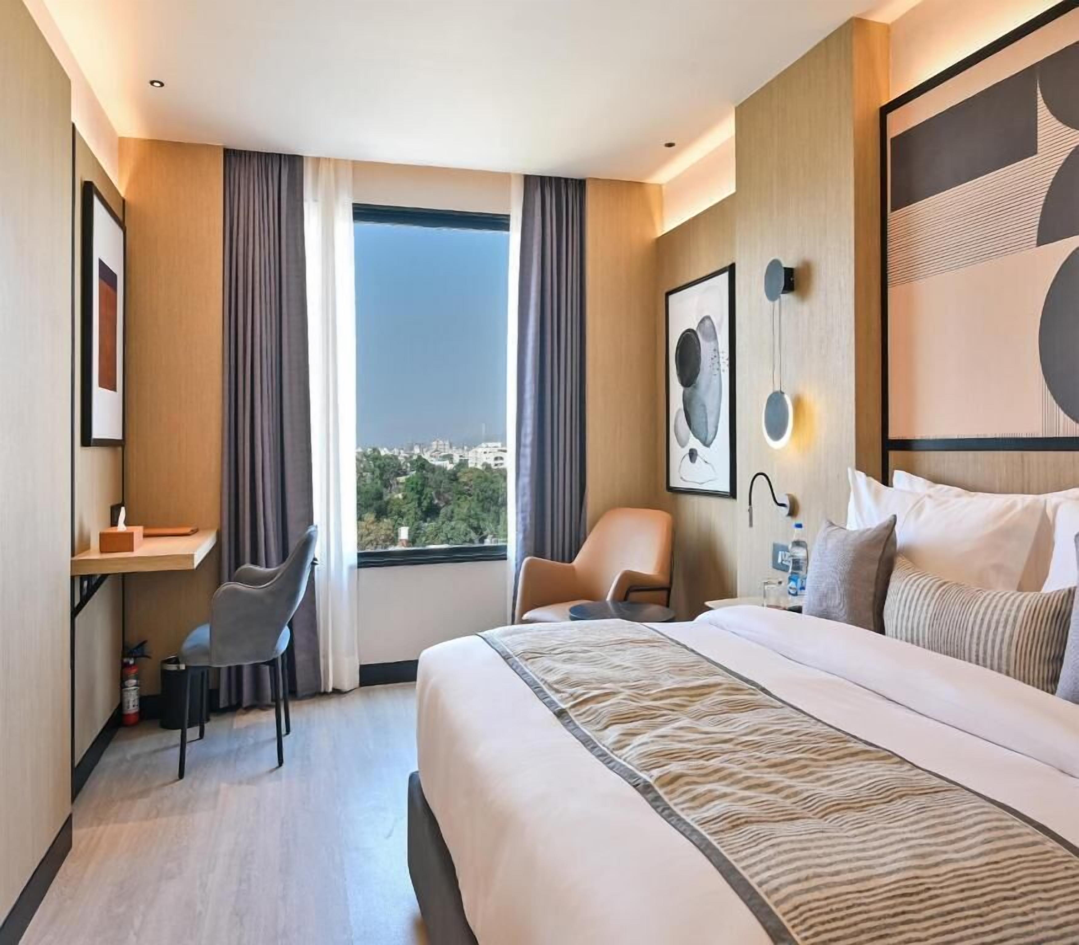 Roupa de alta qualidade, camas de colchão viscoelástico, minibar 