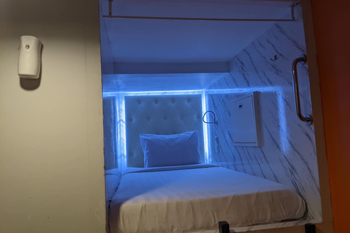 Dormitório compartilhado básico, várias camas | Escrivaninha, Wi-Fi de cortesia, roupa de cama