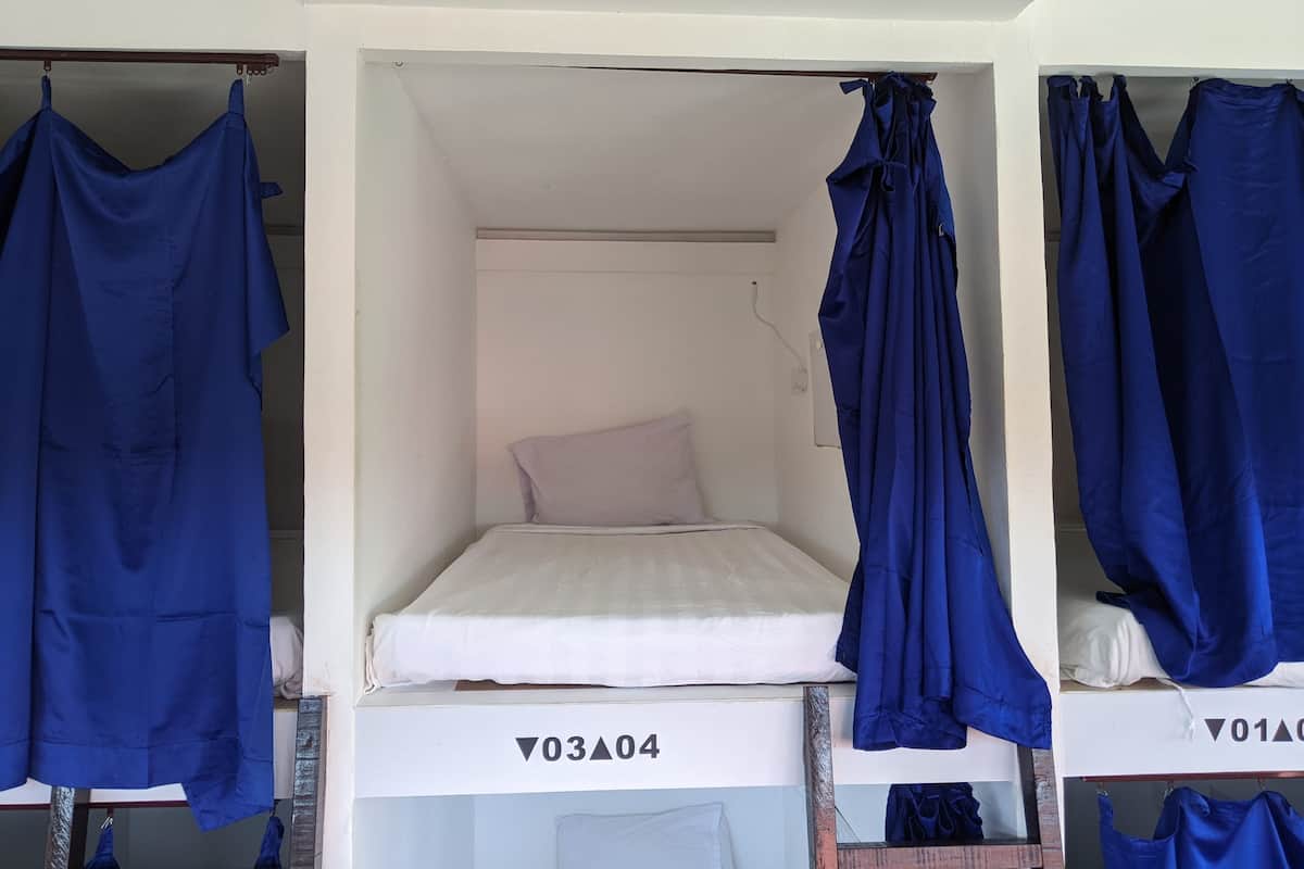 Dormitório compartilhado básico, várias camas | Escrivaninha, Wi-Fi de cortesia, roupa de cama