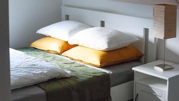 Quarto econômico | Wi-Fi de cortesia, roupa de cama
