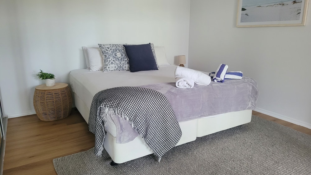 Spacious 1 Bedroom Apartment Located Close To All Amenities - エアリービーチ