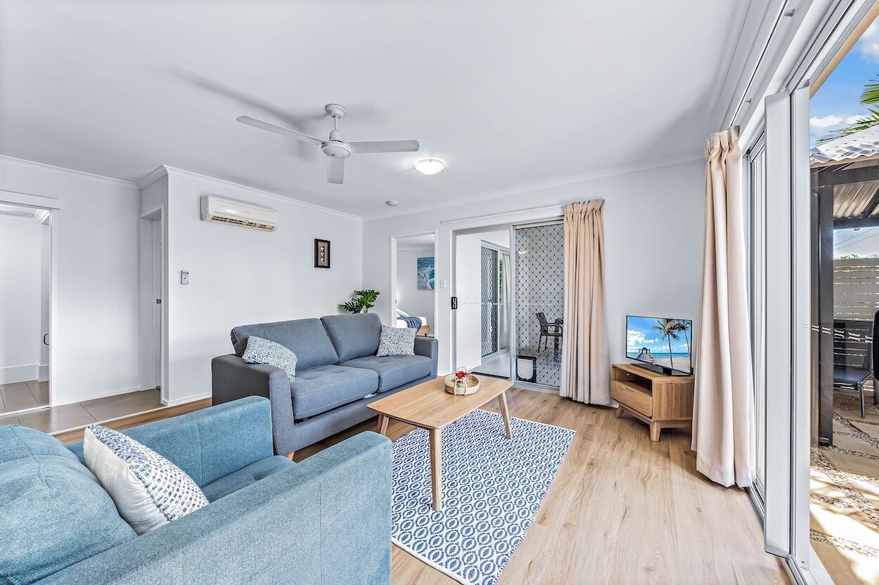 Prime Airlie Beach Stay: Stylish 1-bedroom Apartment With Pool - Airlie Beach
