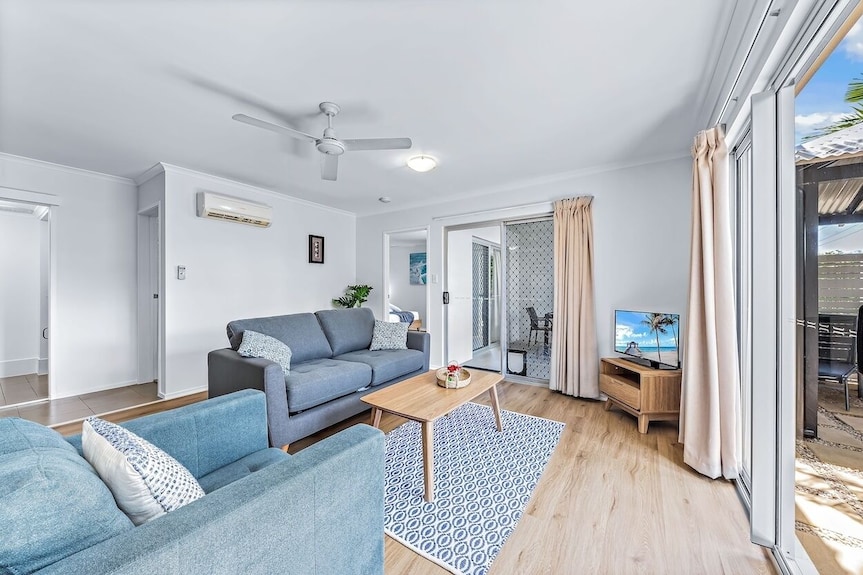 Prime Airlie Beach Stay: Stylish 1-bedroom Apartment With Pool - Whitsundays
