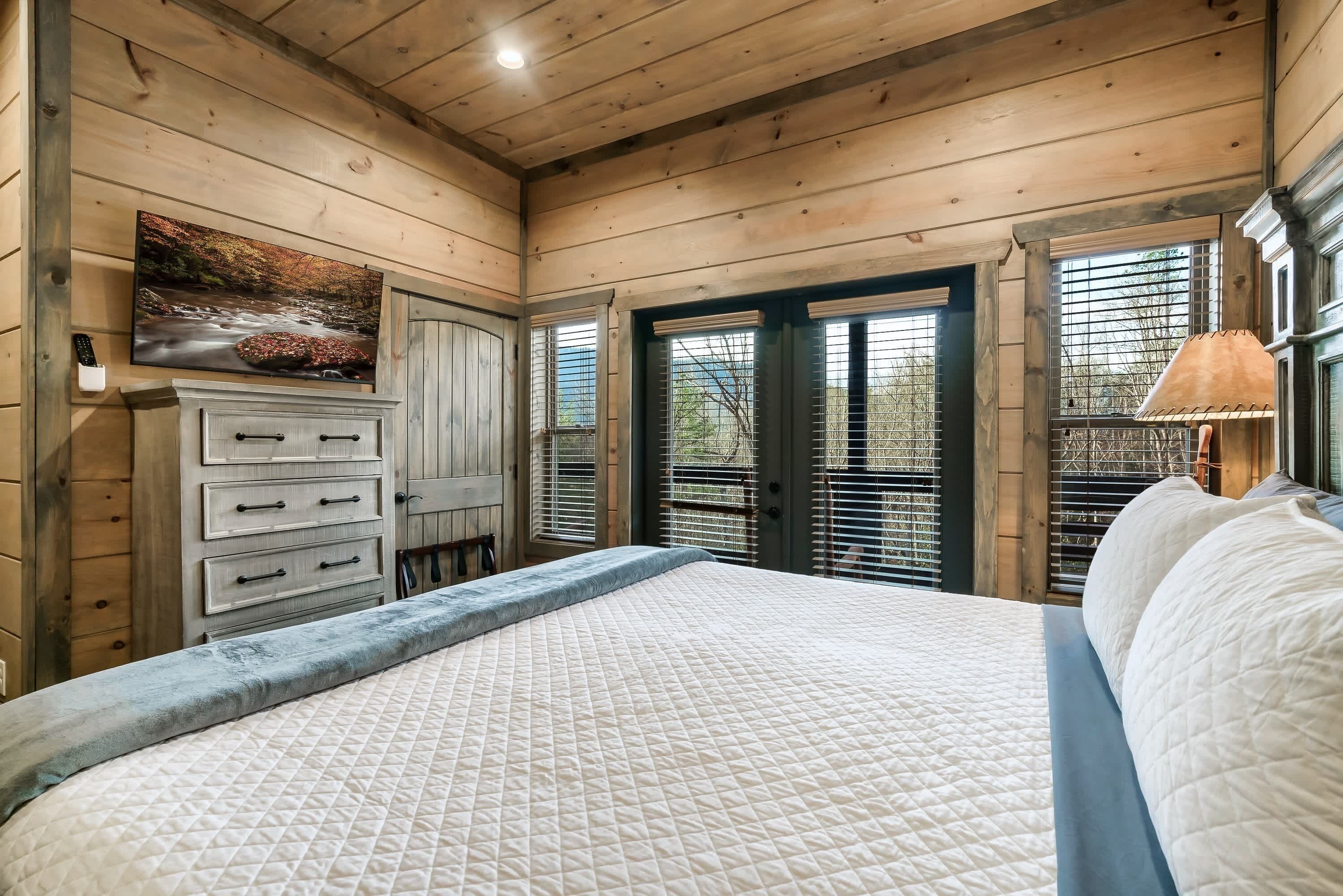 Forever Views W/hot Tub, Game Room, Seasonal Pools - Cosby, TN