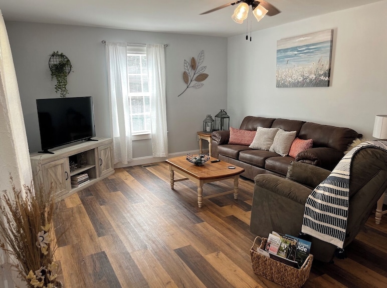 Cozy Home/workspace Minutes From Dalton And I-75 - Dalton, GA