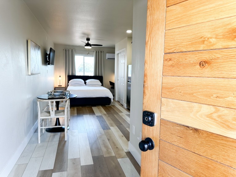 Newly Updated Studio 2 Min Drive To Hwy 99 - Modesto, CA