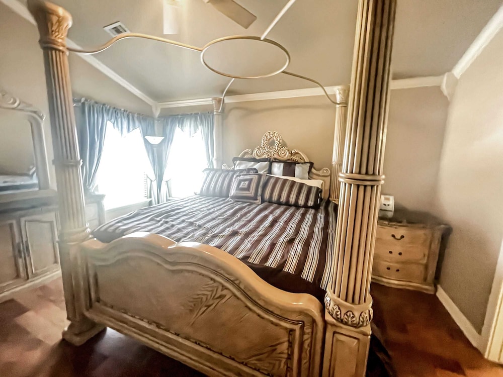 Casa Oasis Extra Large Home. Centrally Located. - Springdale, AR