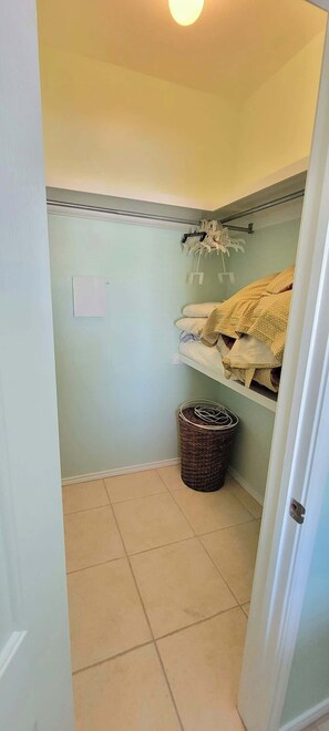 Apartamento em Condomínio Fechado, várias camas, cozinha | Interior