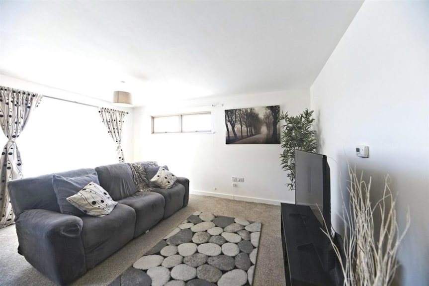Lovely 2-bedroom Apartment Close To Local Ponds - Epsom